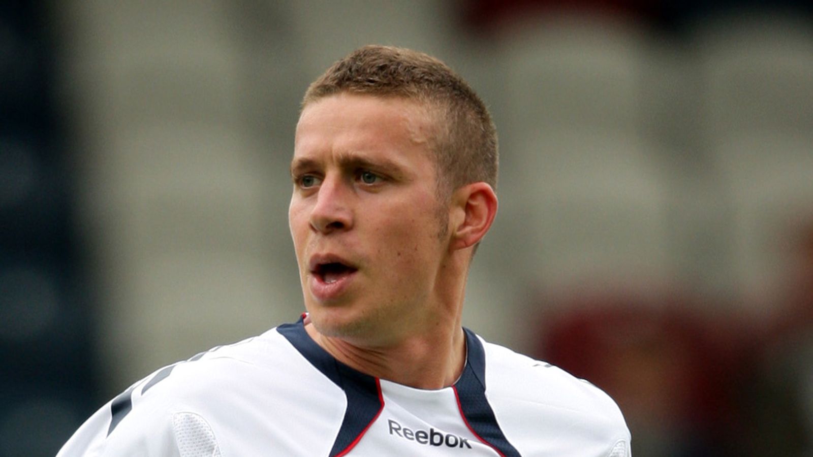 Former Fulham and Tottenham midfielder Sean Davis forced to retire ...
