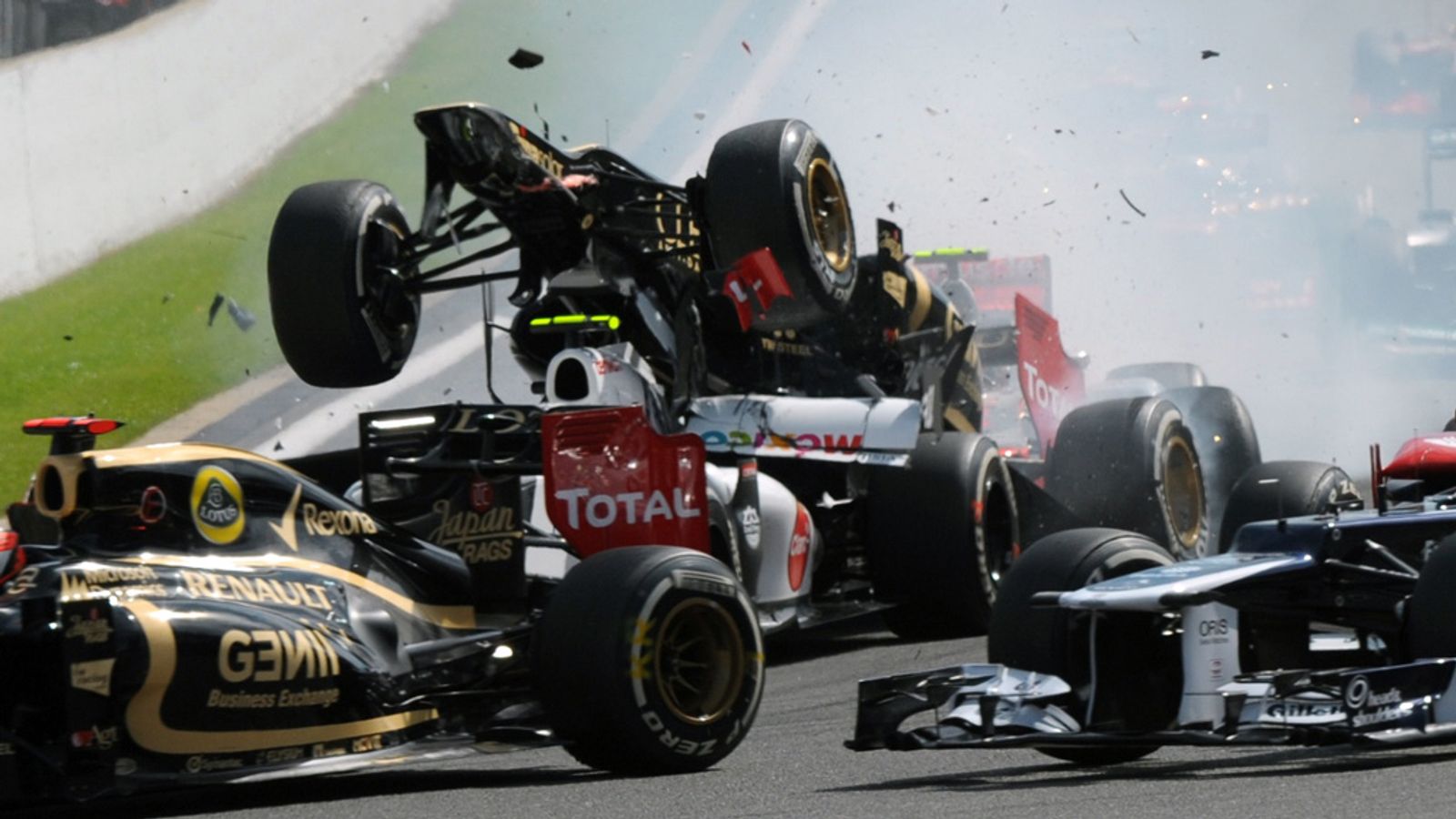 The first-corner crash | F1 News