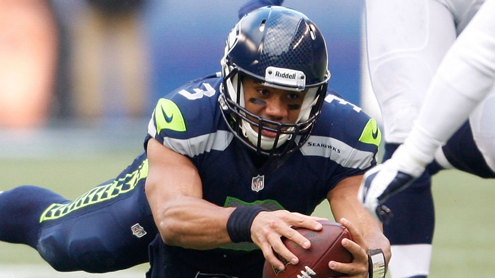 NFL: Russell Wilson ties Peyton Manning rookie record in Seattle ...