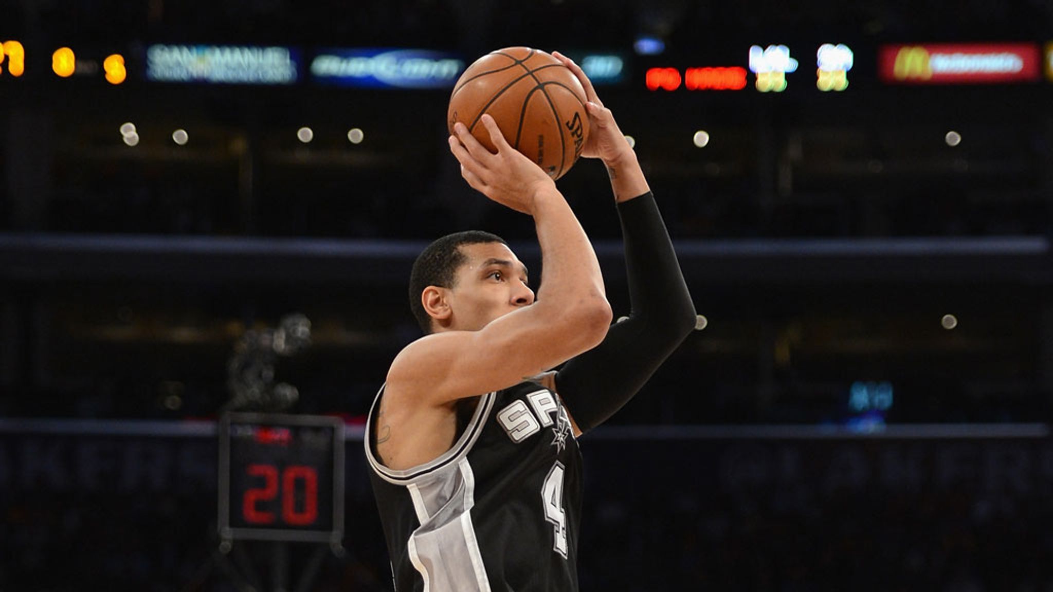 Danny Green Basketball Spurs Wallpaper