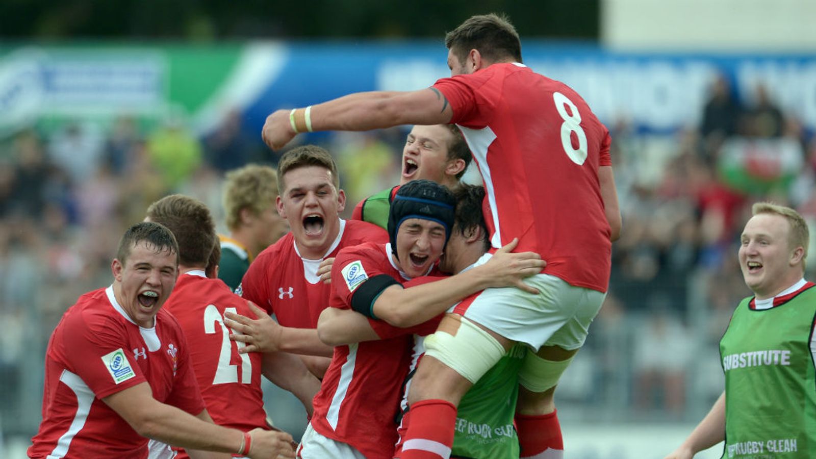 Junior World Championship: Sam Davies holds his nerve as Wales reach ...