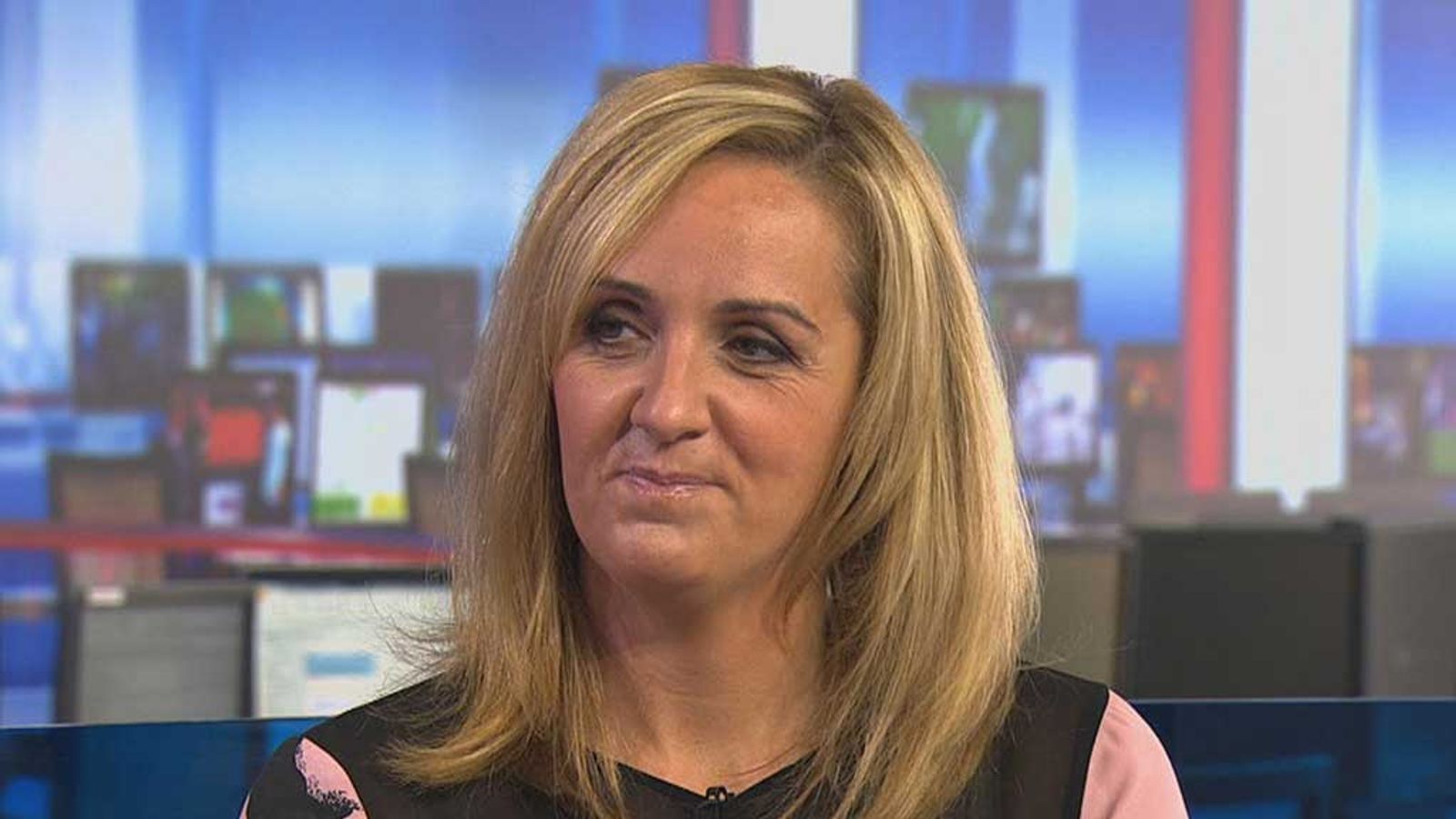 England Netball have replaced head coach Anna Mayes with Tracey Neville ...