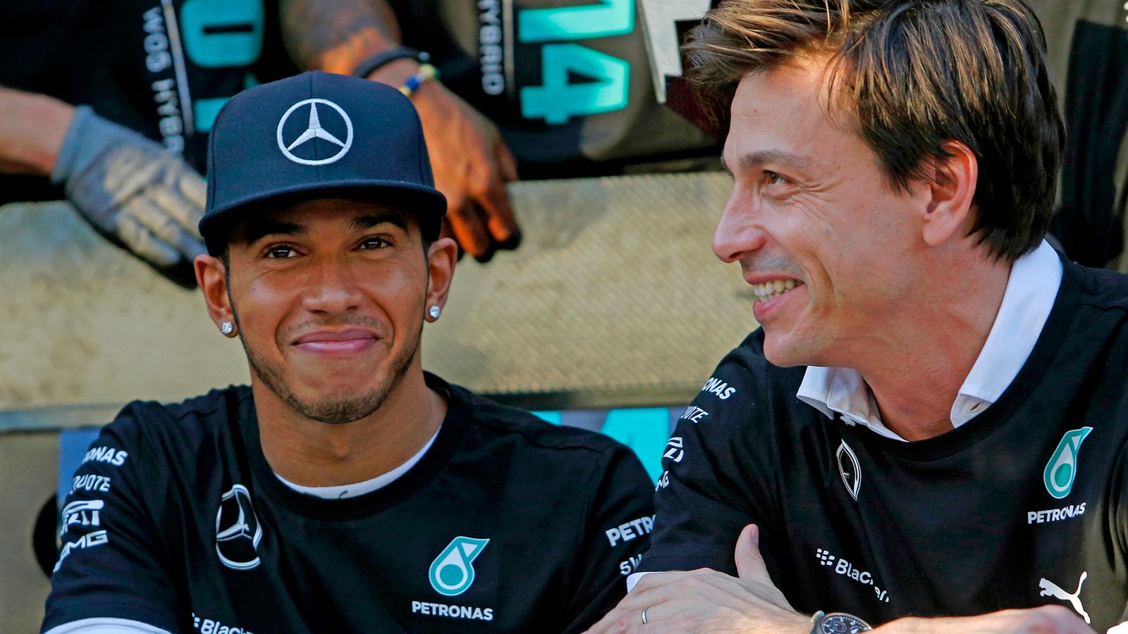 Toto Wolff denies Lewis Hamilton to be offered £1m per week to stay at ...