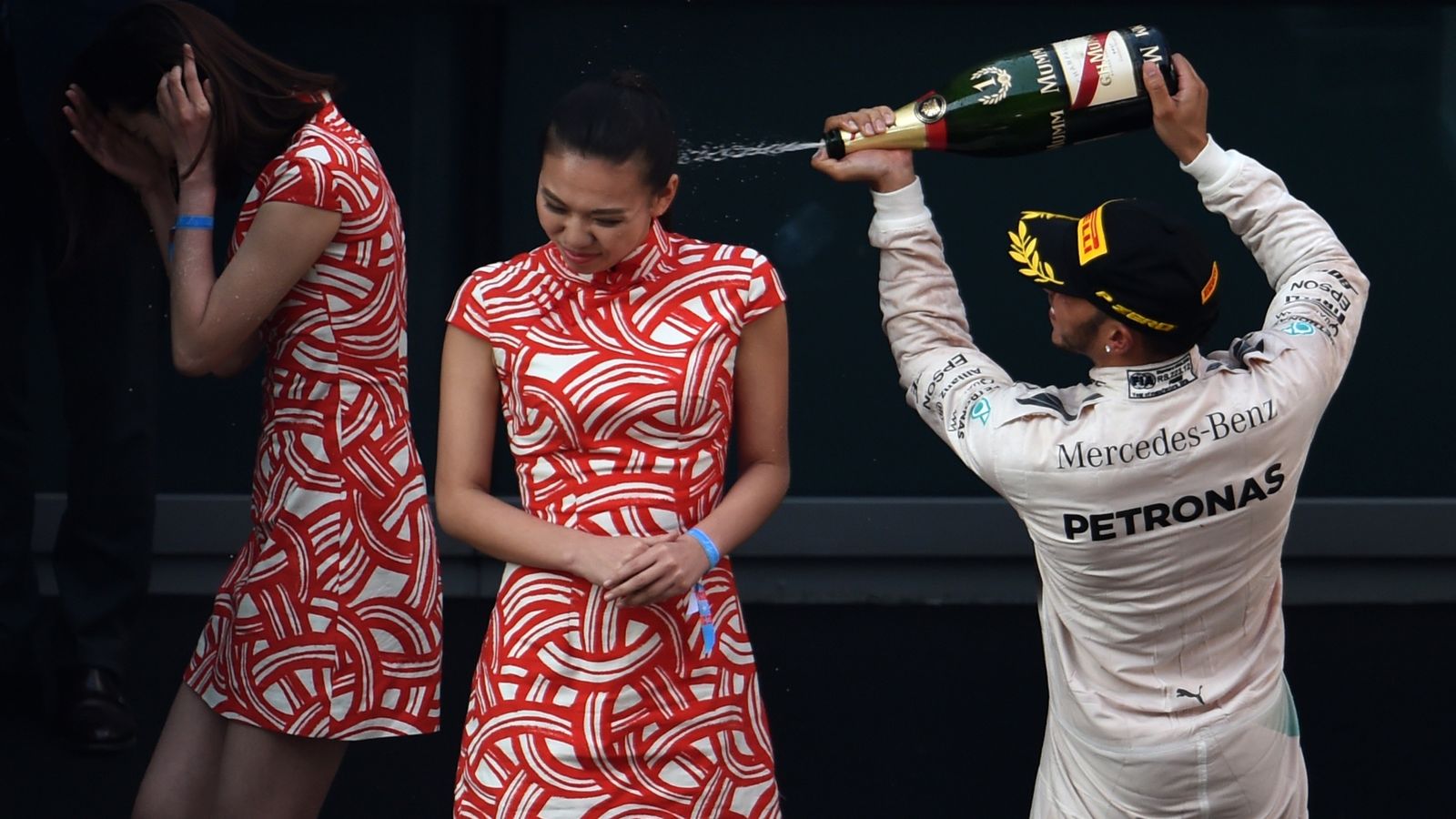 Lewis Hamilton denies disrespect after spraying China grid girl | F1 News