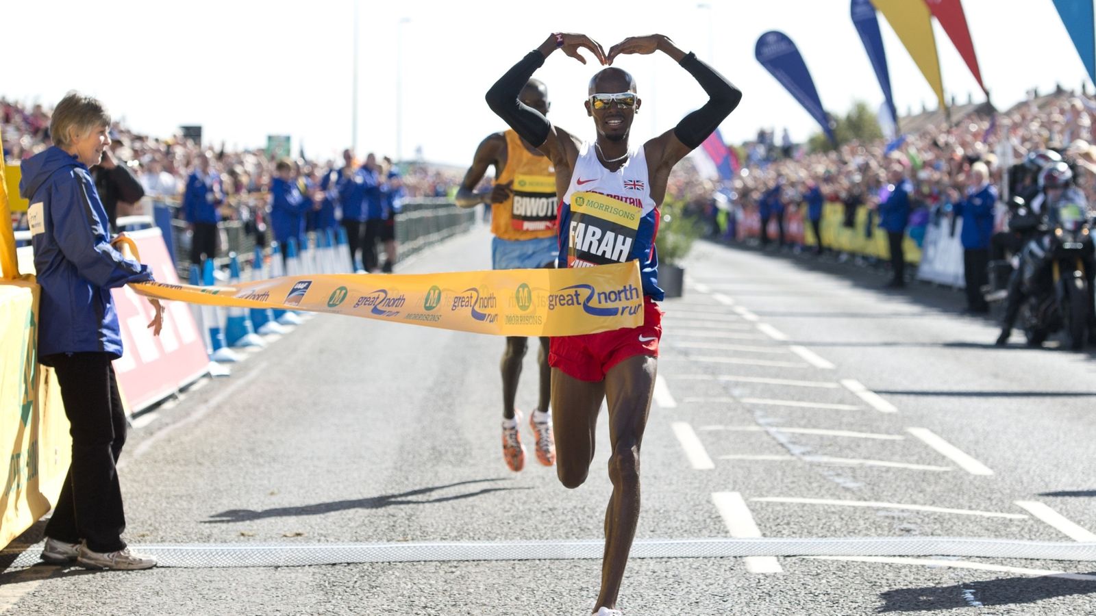 Mo Farah wins the Great North Run in British record time | Athletics ...