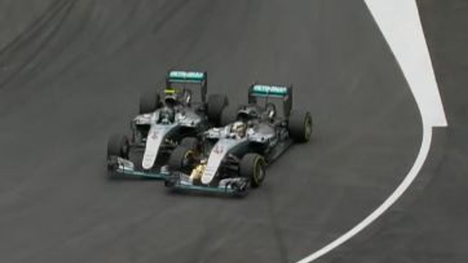 Lewis Hamilton and Nico Rosberg collide on last lap of Austrian GP | F1 News