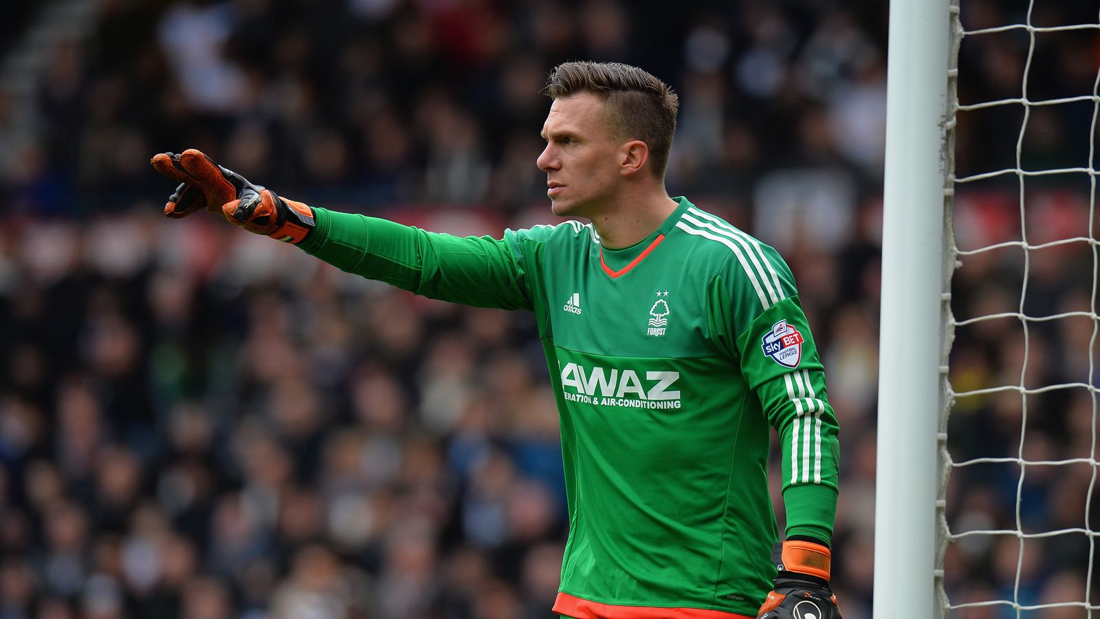 Celtic medical for Nottingham Forest goalkeeper Dorus de Vries ...