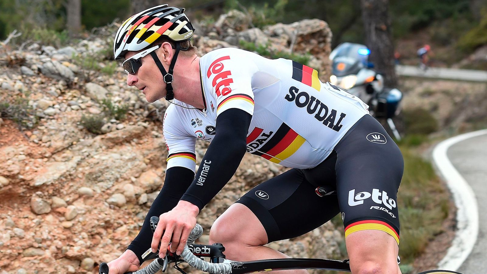 Andre Greipel secures Giro d'Italia pink jersey with stage two victory ...