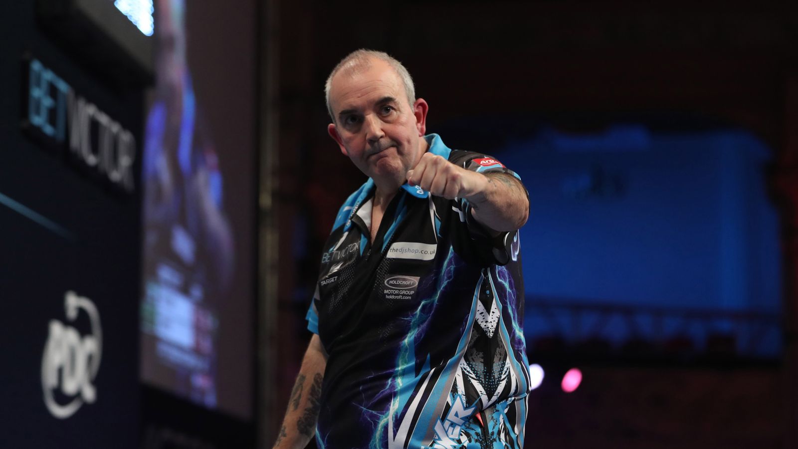 Phil Taylor sets up World Matchplay final with Peter Wright in ...