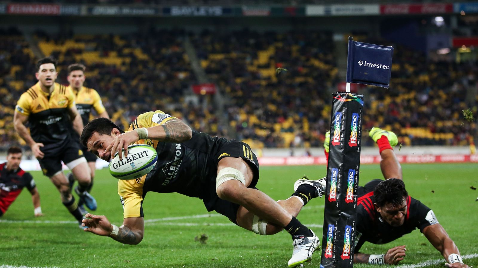 Hurricanes 31 - 22 Crusaders - Match Report & Highlights