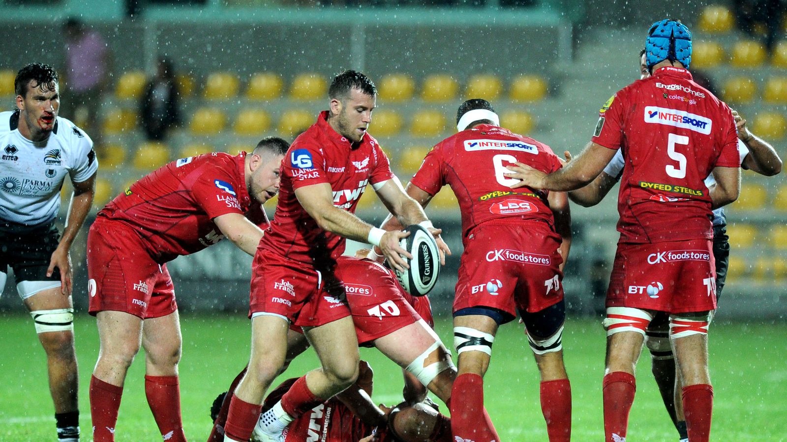 Zebre 10-41 Scarlets: Rhys Patchell's boot helps Scarlets record bonus ...