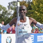 Eliud Kipchoge breaks marathon record in Berlin | Athletics News | Sky ...