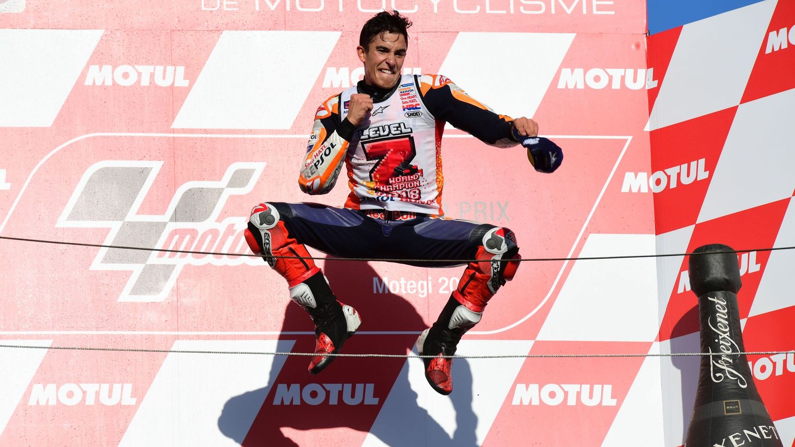 Marc Marquez retains MotoGP crown in Japan then dislocates shoulder ...