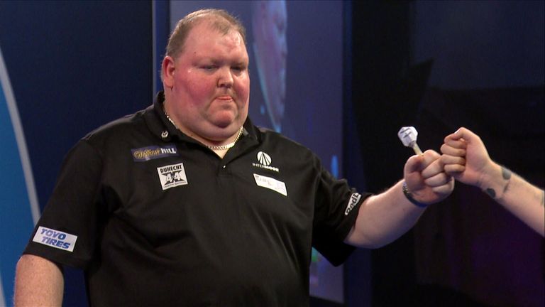 Michael Smith beats John Henderson at World Darts Championship | Darts ...