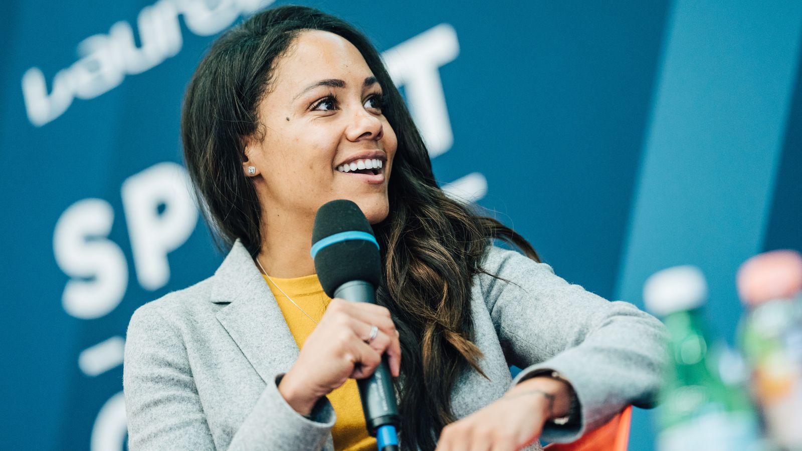 Alex Scott says therapy helped her overcome social media abuse ...