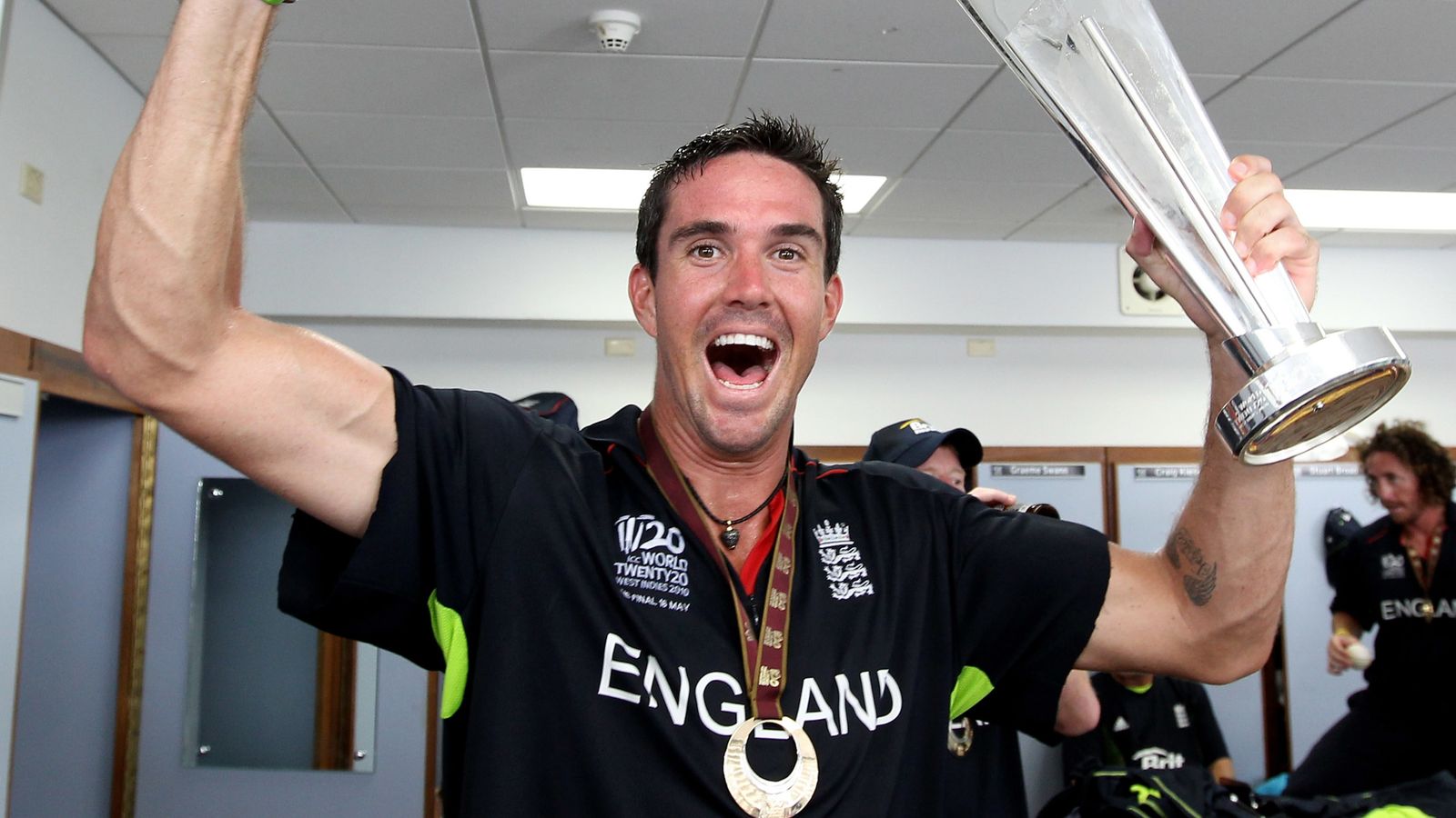 Kevin Pietersen holds kids coaching clinic on white-ball batting ...