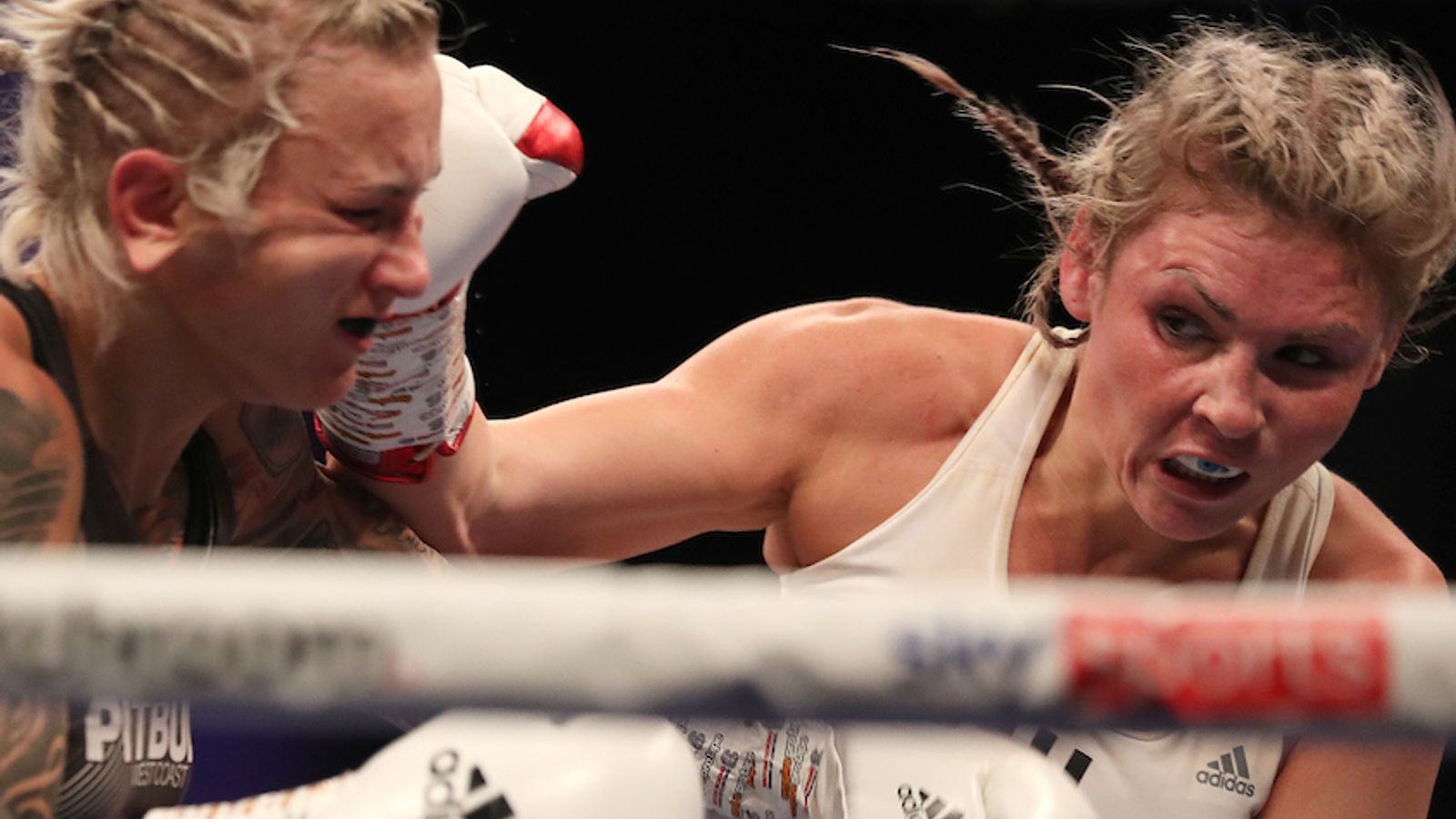 Saunders vs Murray: Shannon Courtenay knocks out Dorota Norek | Boxing ...